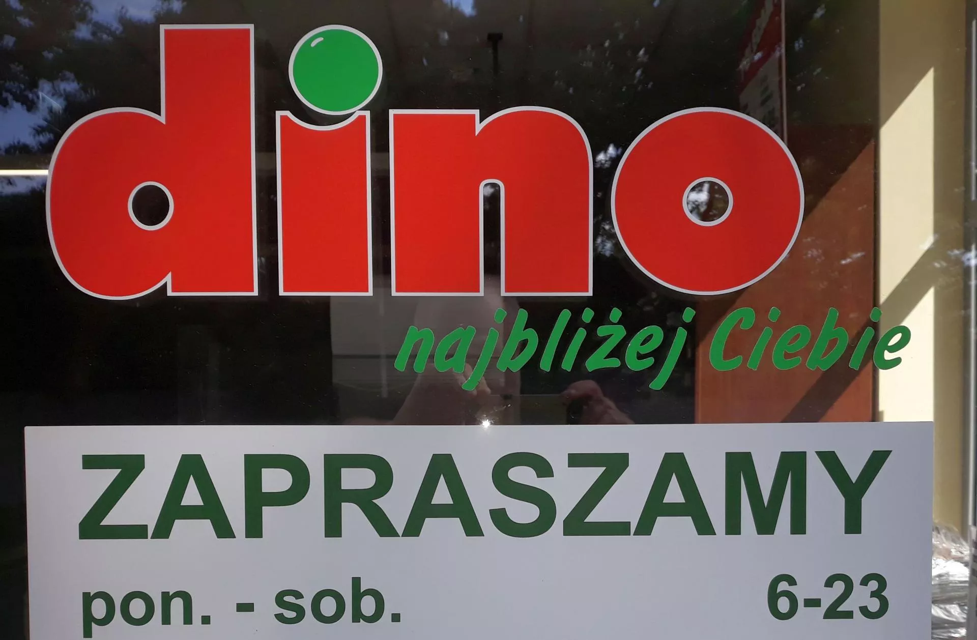 Sieć Dino chce zmniejszyć straty generowane w sklepach. Operator wdroży ...